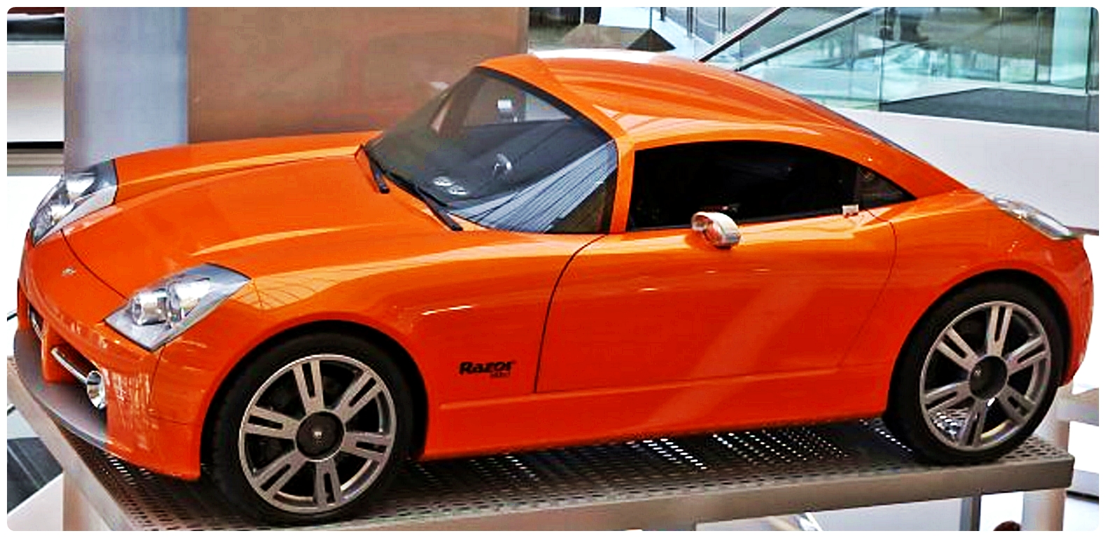 Solve 2002 Dodge Razor Concept jigsaw puzzle online with 300 pieces