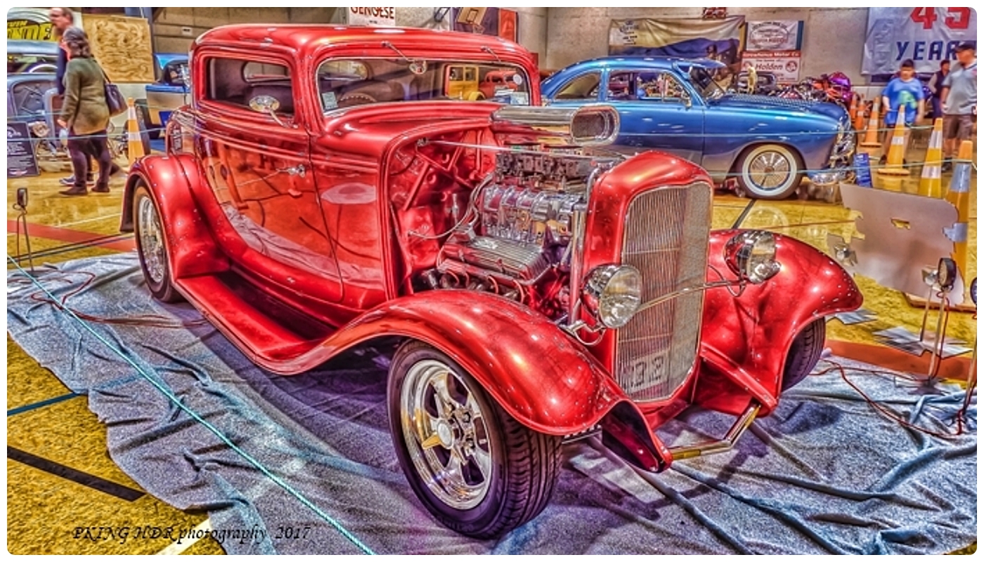 Solve 1932 Ford Coupe Hot Rod jigsaw puzzle online with 299 pieces