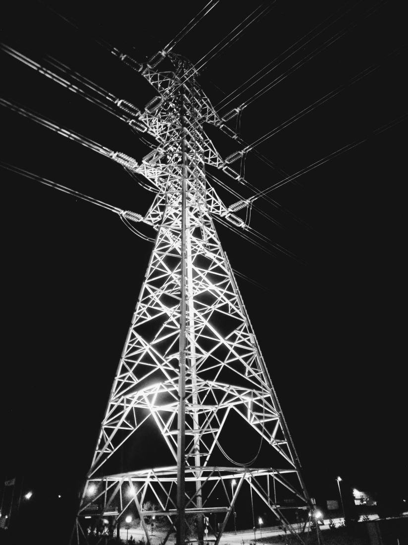 Solve Black & White Mast jigsaw puzzle online with 88 pieces