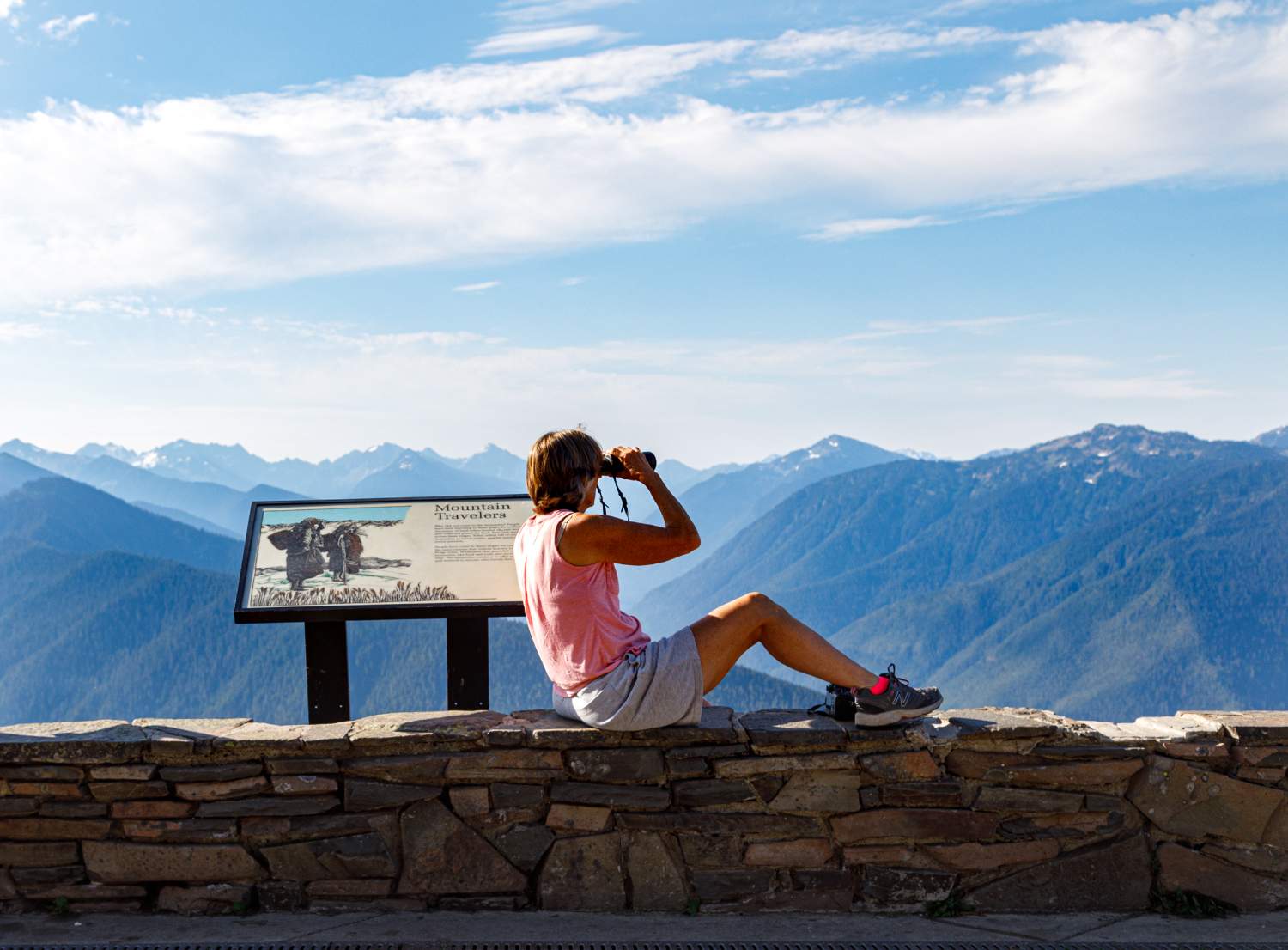 Solve TAKING IN THE VIEW jigsaw puzzle online with 88 pieces