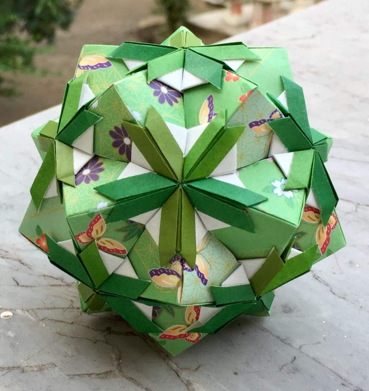 Solve p-Origami_040 jigsaw puzzle online with 100 pieces