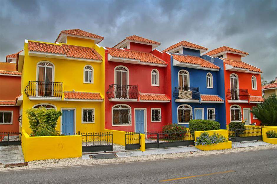 Solve Colorful villas. jigsaw puzzle online with 70 pieces