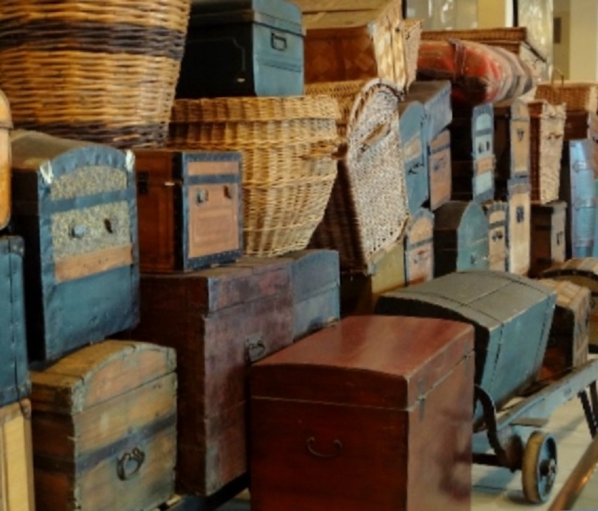 Solve Ellis Island jigsaw puzzle online with 30 pieces