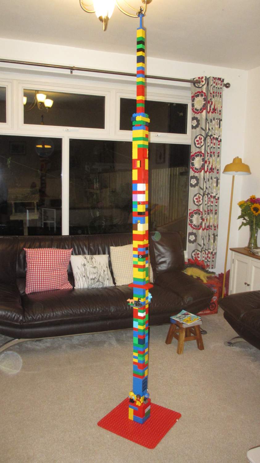 Solve Piggly slept, so Danma made a Duplo tower jigsaw puzzle online ...