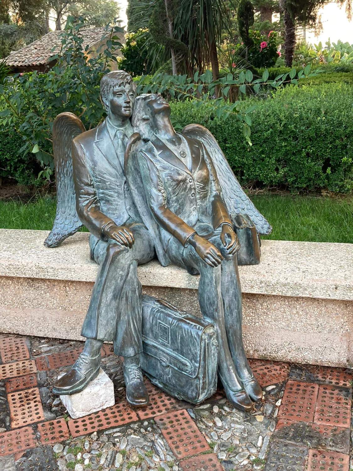 Solve The Angels jigsaw puzzle online with 130 pieces