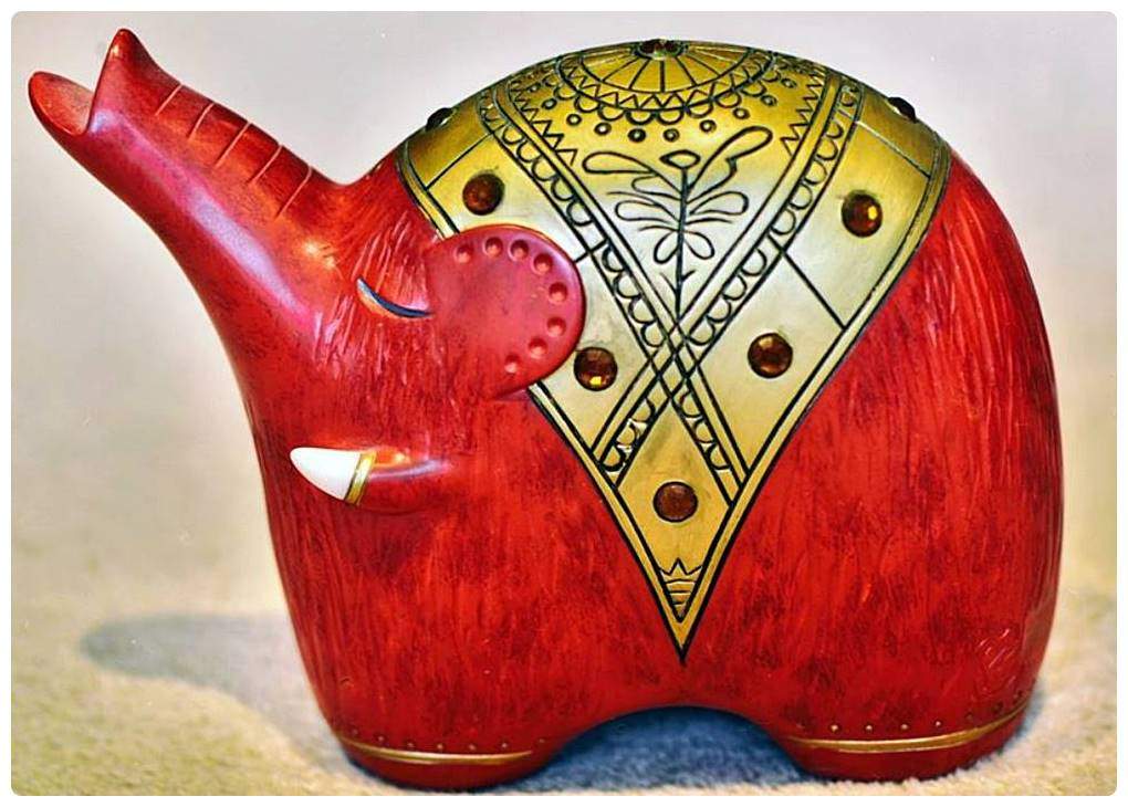 Solve Elephant Sculpture jigsaw puzzle online with 204 pieces