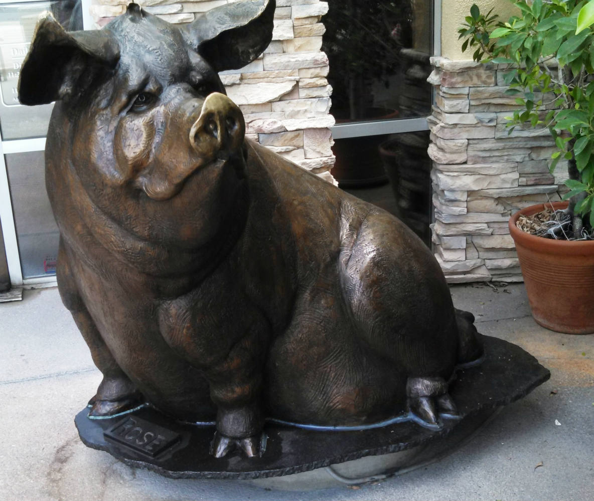 Solve "Rose" the Pig jigsaw puzzle online with 120 pieces