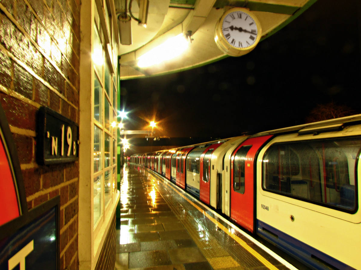 Solve Underground - Overground jigsaw puzzle online with 63 pieces