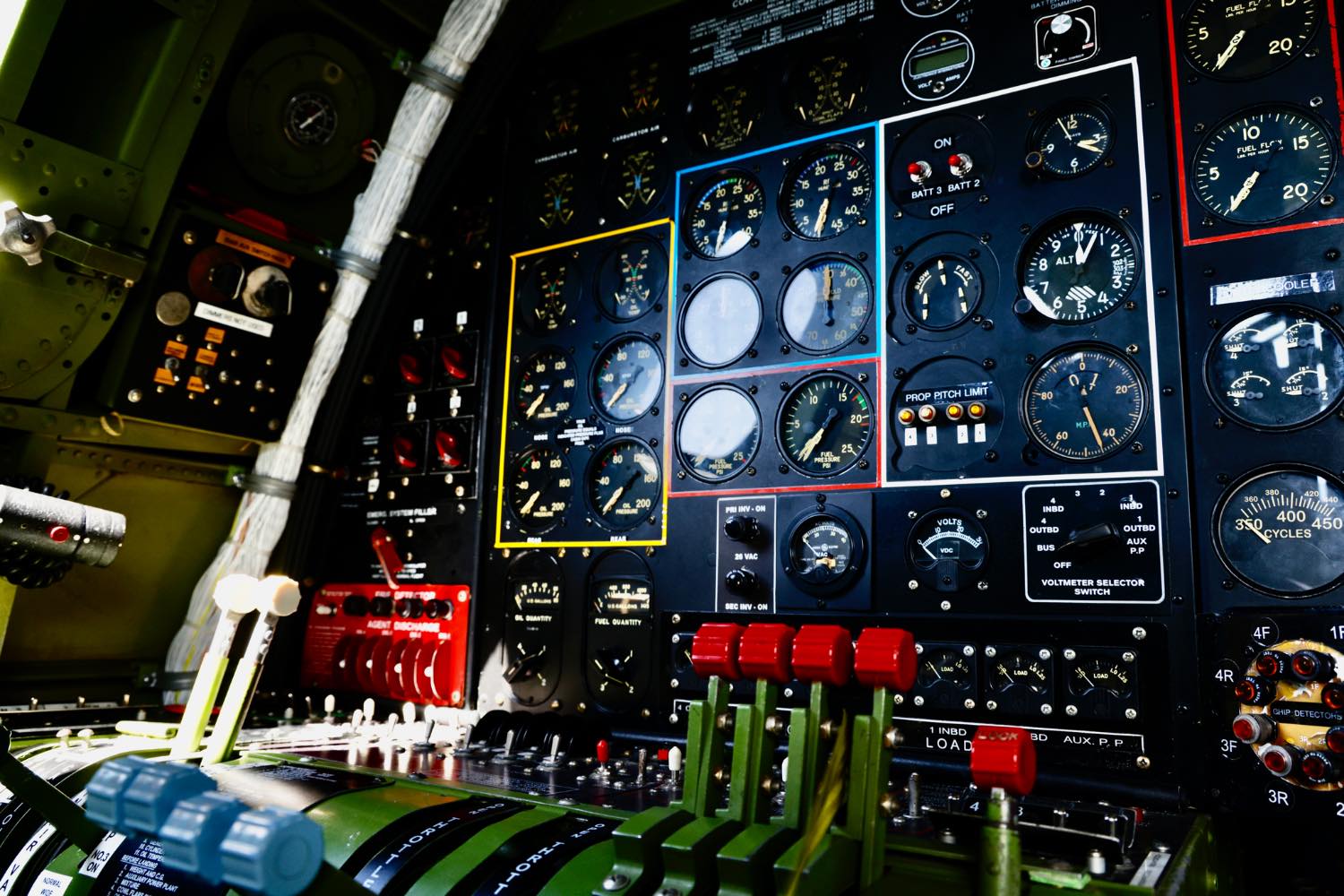 Solve B-29 flight engineer station jigsaw puzzle online with 77 pieces
