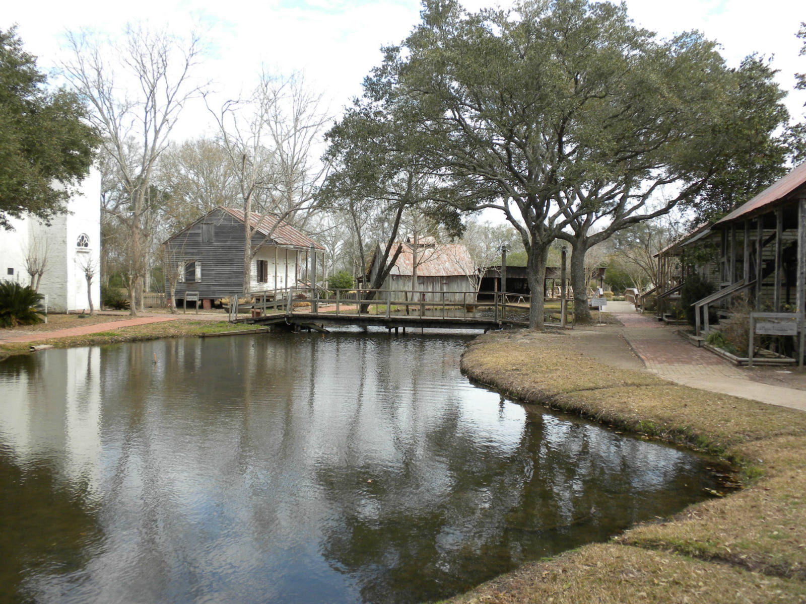 Solve Creole Village jigsaw puzzle online with 300 pieces