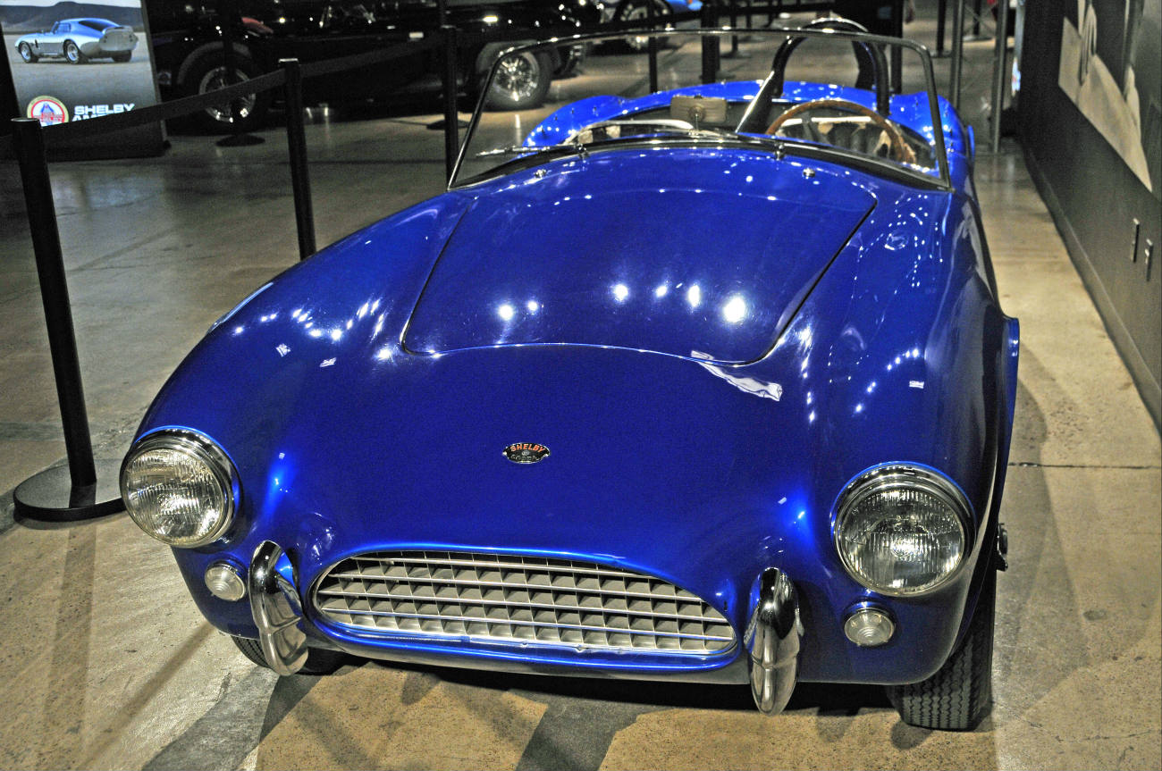 Solve The very first Cobra jigsaw puzzle online with 117 pieces