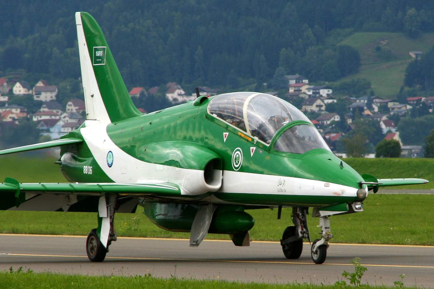 Solve BAe Hawk Mk 65 - Saudi Falcons Aerobatic Team jigsaw puzzle ...
