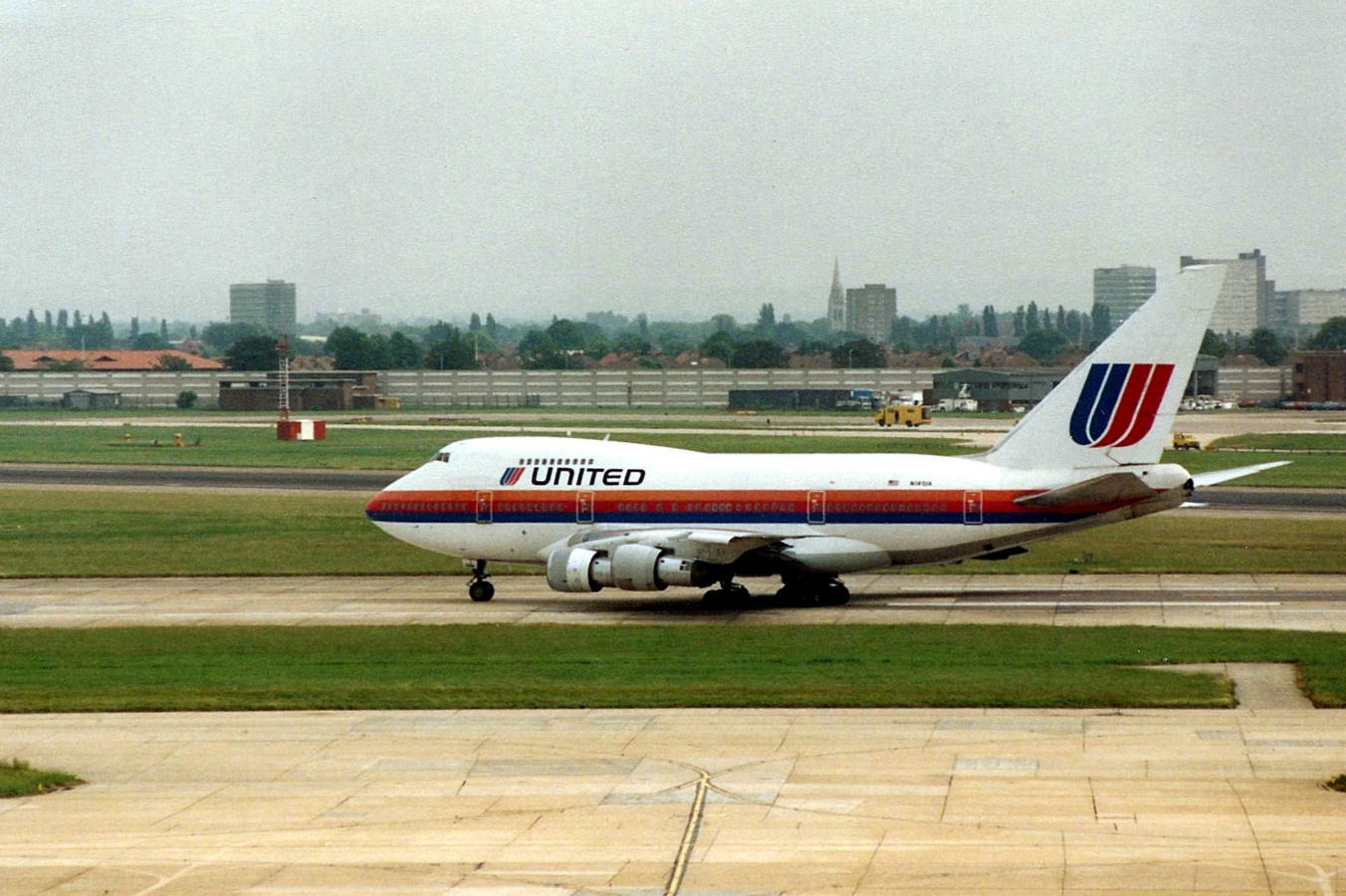 Solve Boeing 747SP-21 N141UA jigsaw puzzle online with 126 pieces