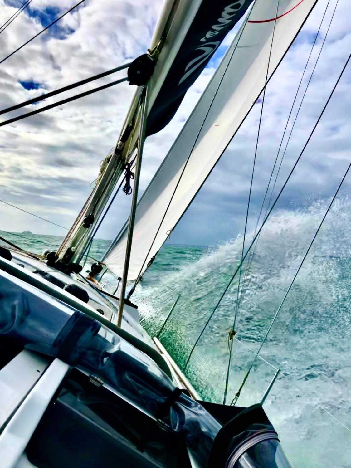 Solve Sailing Angle jigsaw puzzle online with 192 pieces