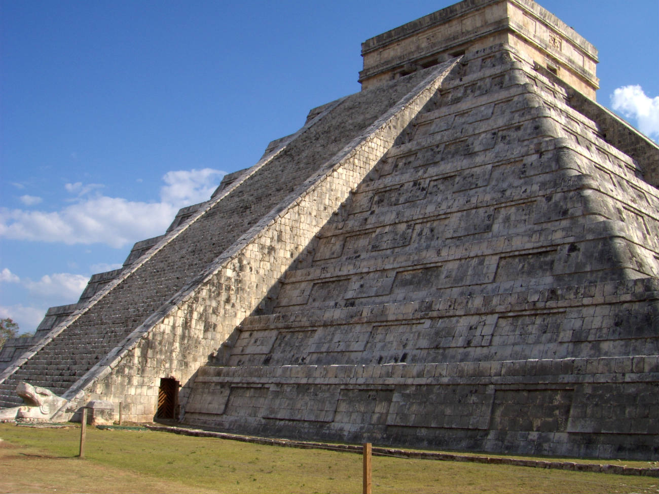 Solve Mayan Pyramid jigsaw puzzle online with 130 pieces