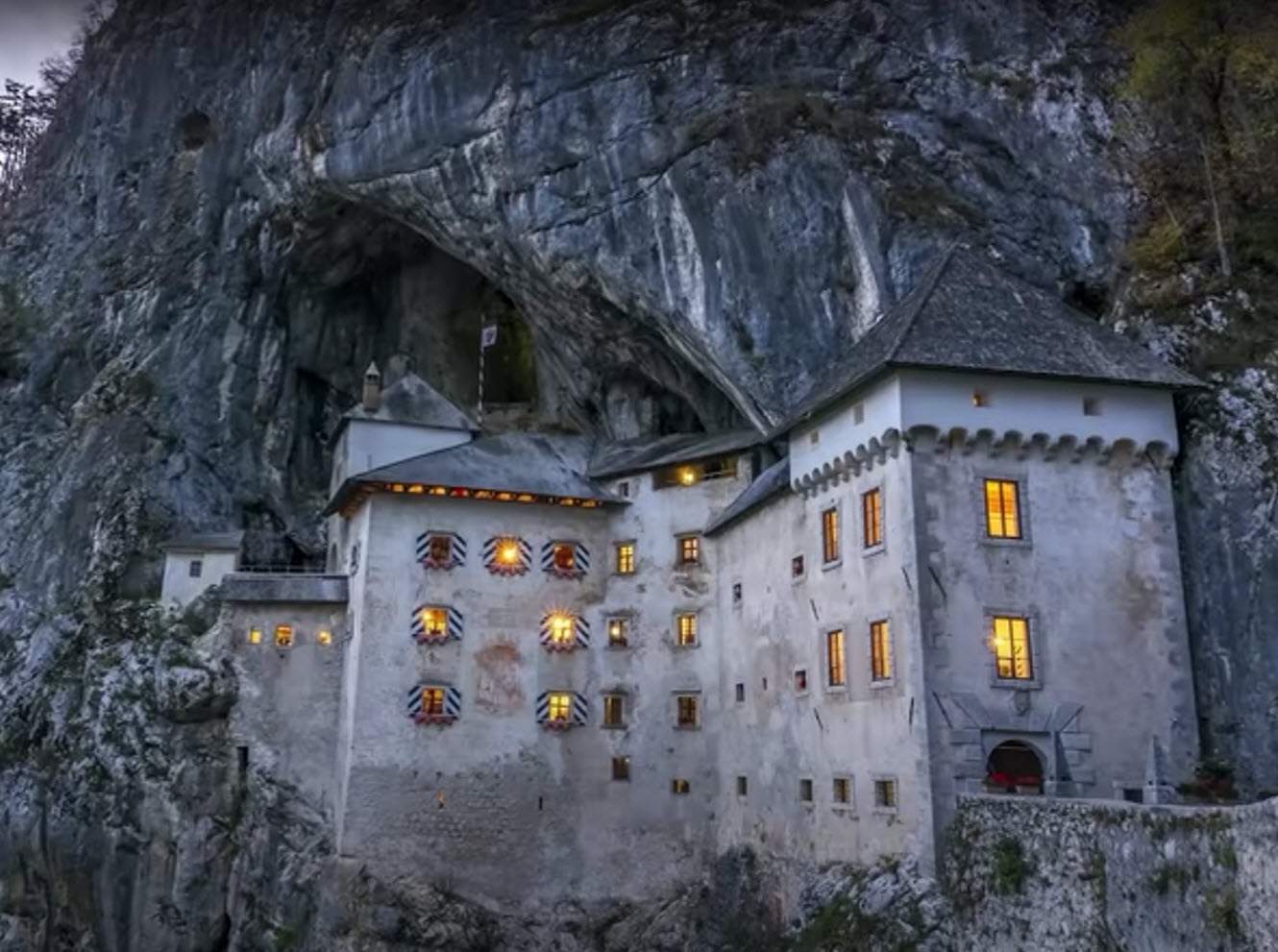 Solve Kropfenstein Castle on side of a mountain jigsaw puzzle online ...