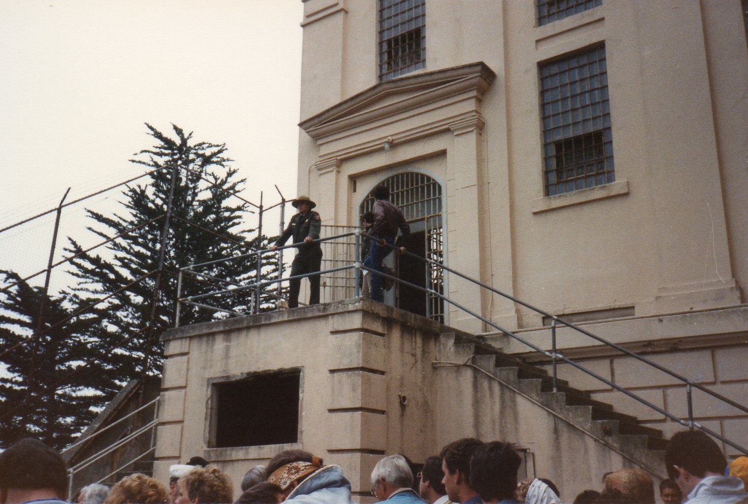 Solve ALCATRAZ jigsaw puzzle online with 150 pieces