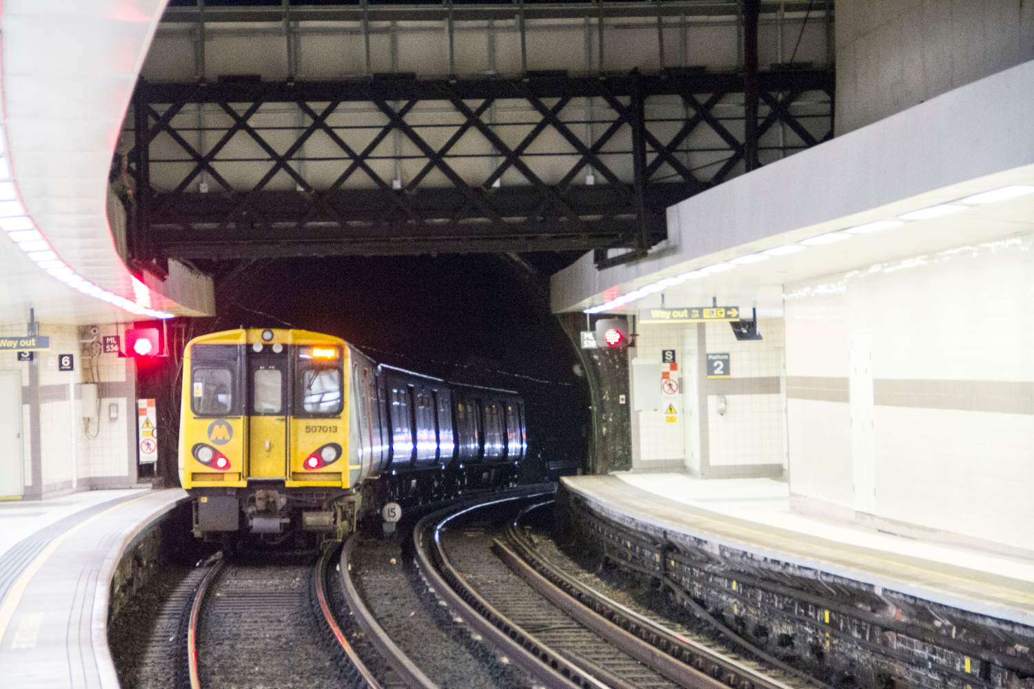 Solve merseyrail 27-10-2015 507013 calling at birkenhead hamilton ...