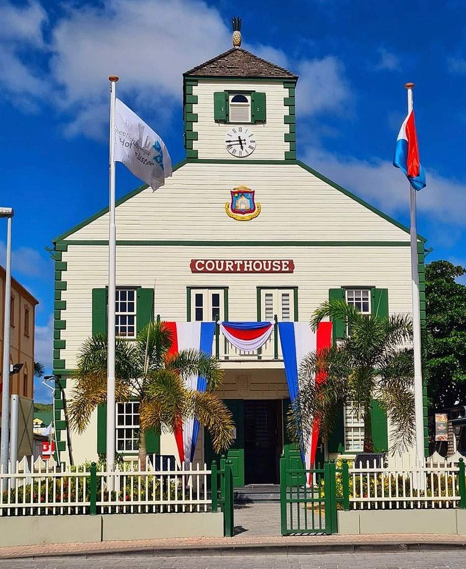 Solve Sint-Maarten Courthouse in Philipsburg jigsaw puzzle online with ...